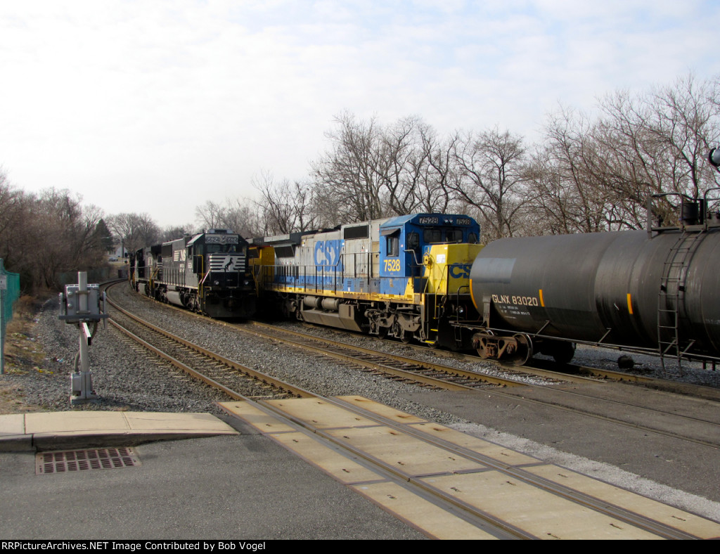 CSX 7528 and NS 6624